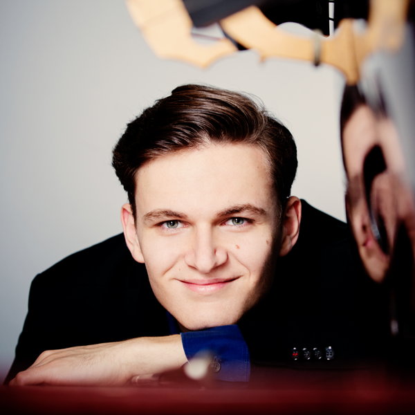 Dominik Wagner - Solo – String Virtuoso